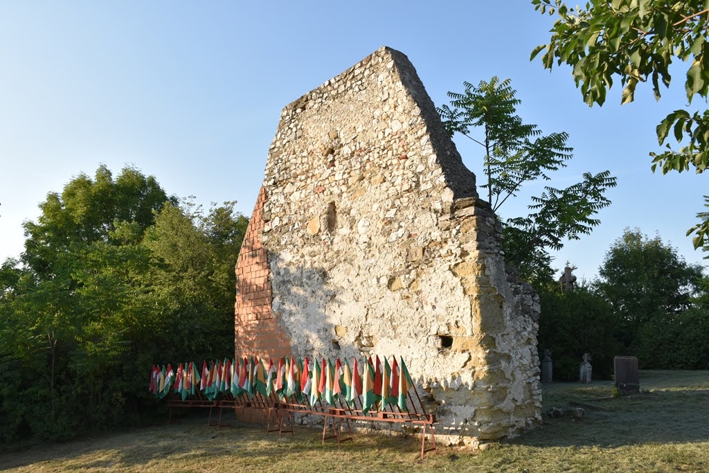Árpád-kori templomrom